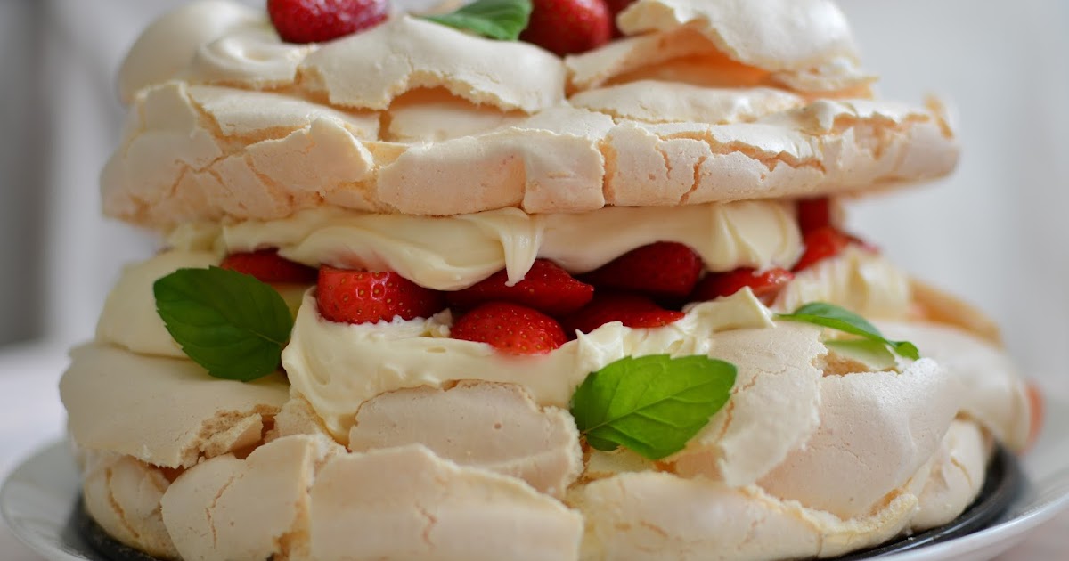 Beza Pavlova z truskawkami