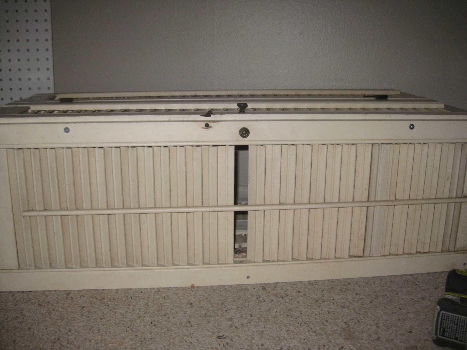 ZigZags and Blossoming.......: DIY: Shutter Component Holder