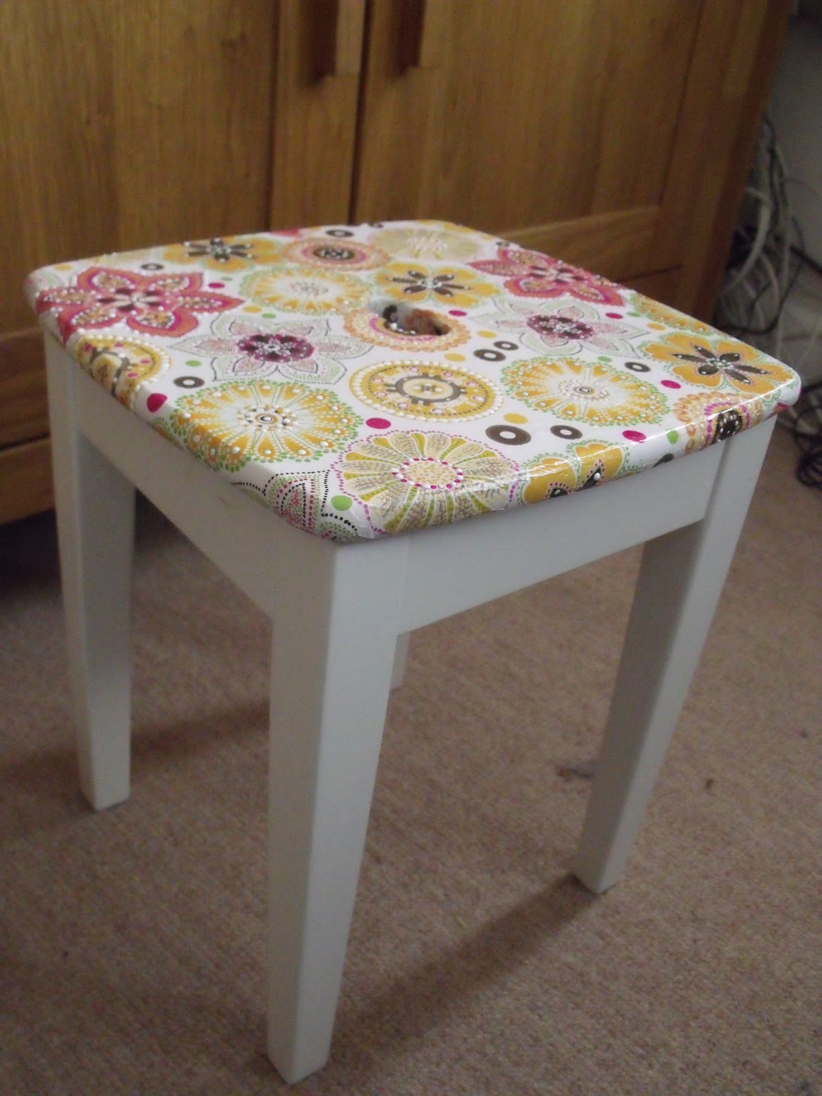 My crafty adventures: Decoupage - covering a stool