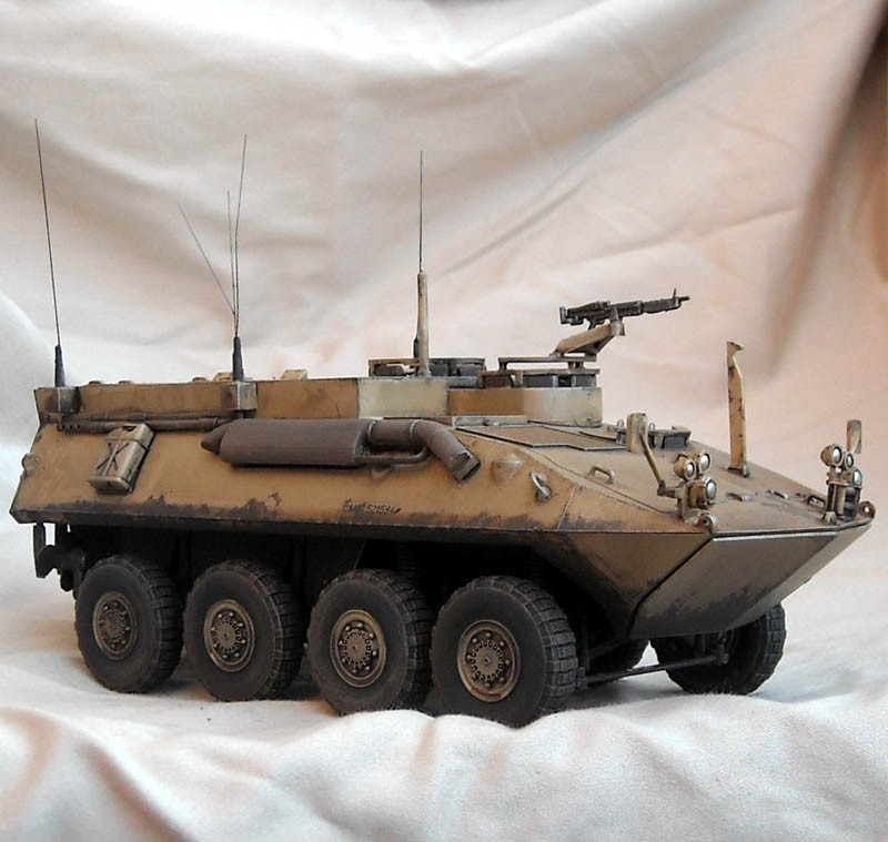 MY mini WORLD: 85. LAV 25 Command Vehicle - USMC Desert (ESCI 1/35)