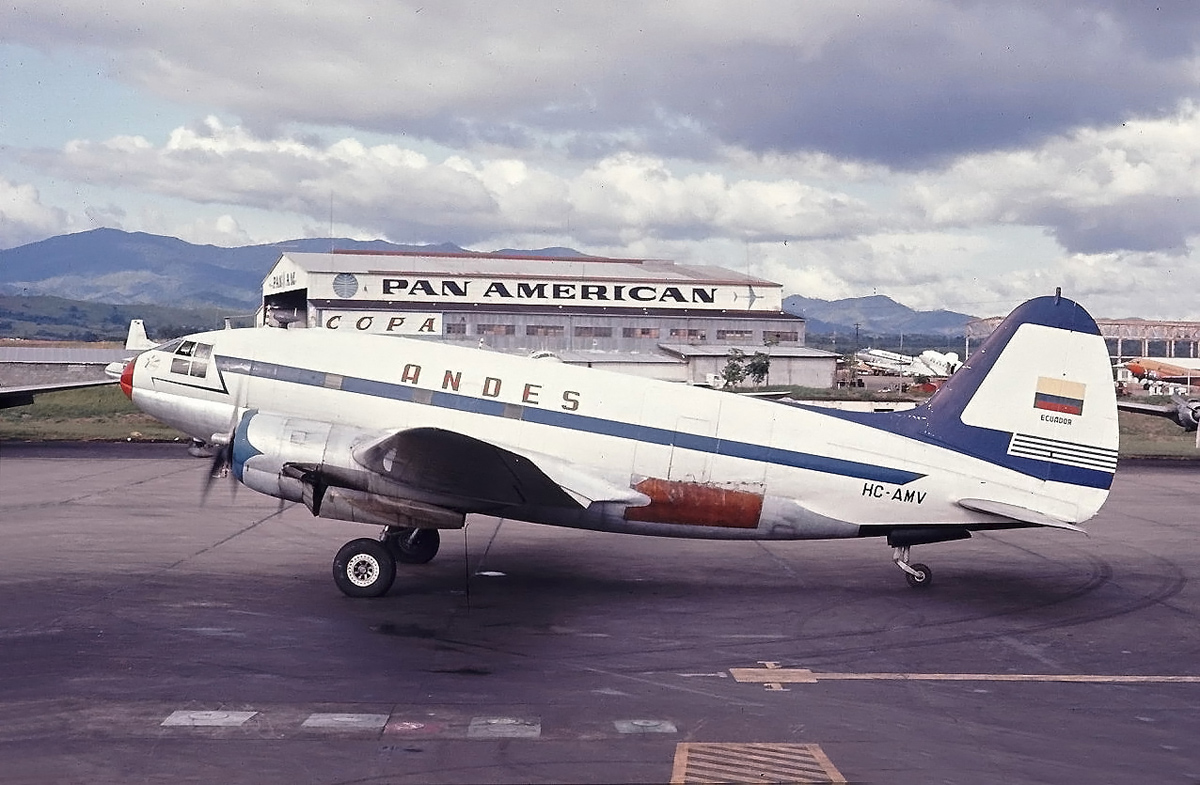 Che Genetic: Curtiss-Wright CW-20 (C-46 Commando): Belleza aeronáutica