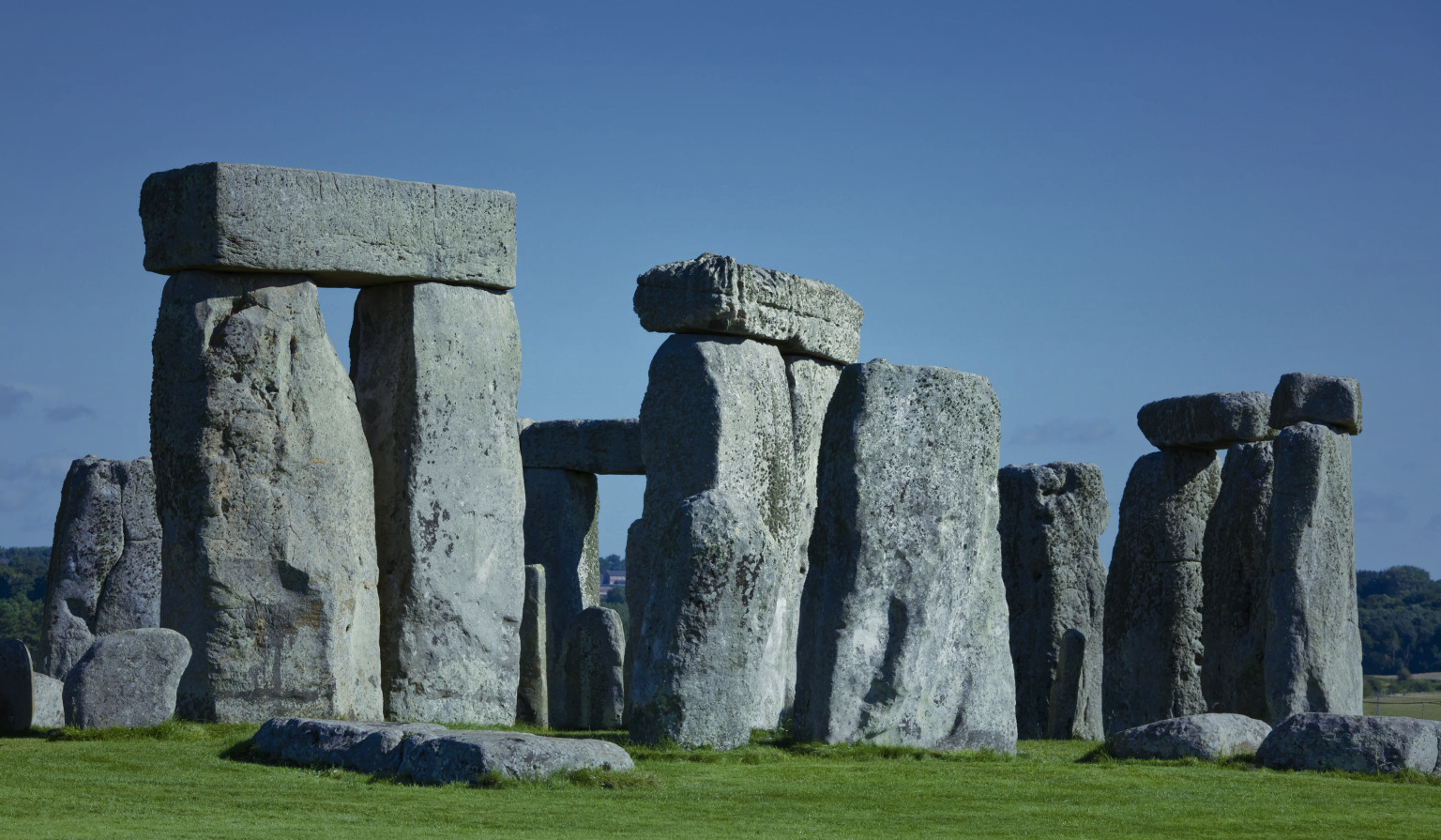 Stonehenge: the Legendary Stones