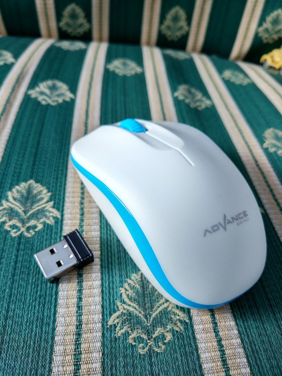 The Other Side: Mouse Wireless Advance W10 : Praktis Dan Ekonomis