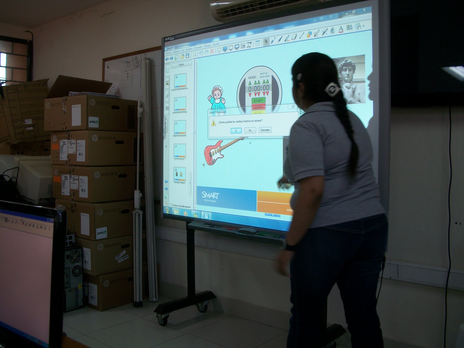 INCLUEDUS: TABLERO DIGITAL INTERACTIVO SMART BOARD