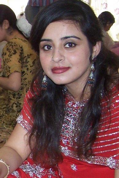 Get Lollywood Wallpaper Hot Pakistani Girl