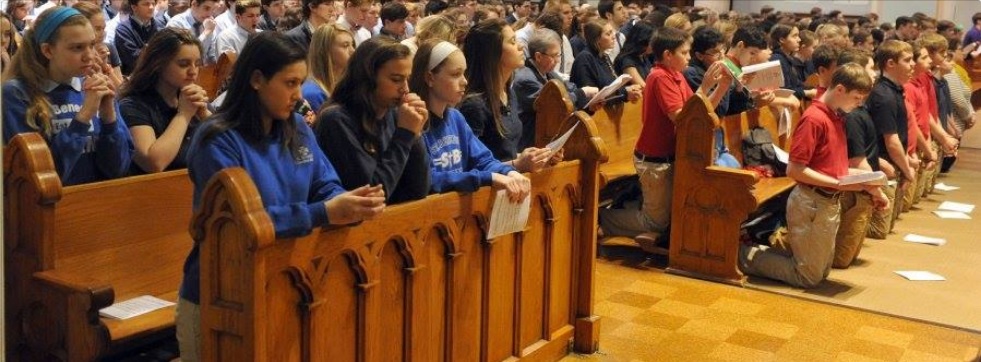 Gema Liturgi: Kapan orang Katolik harus berlutut di gereja?