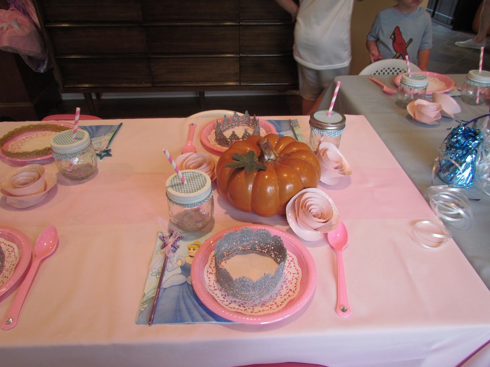 Creative Little House: Pretty Party for Cousin Claire