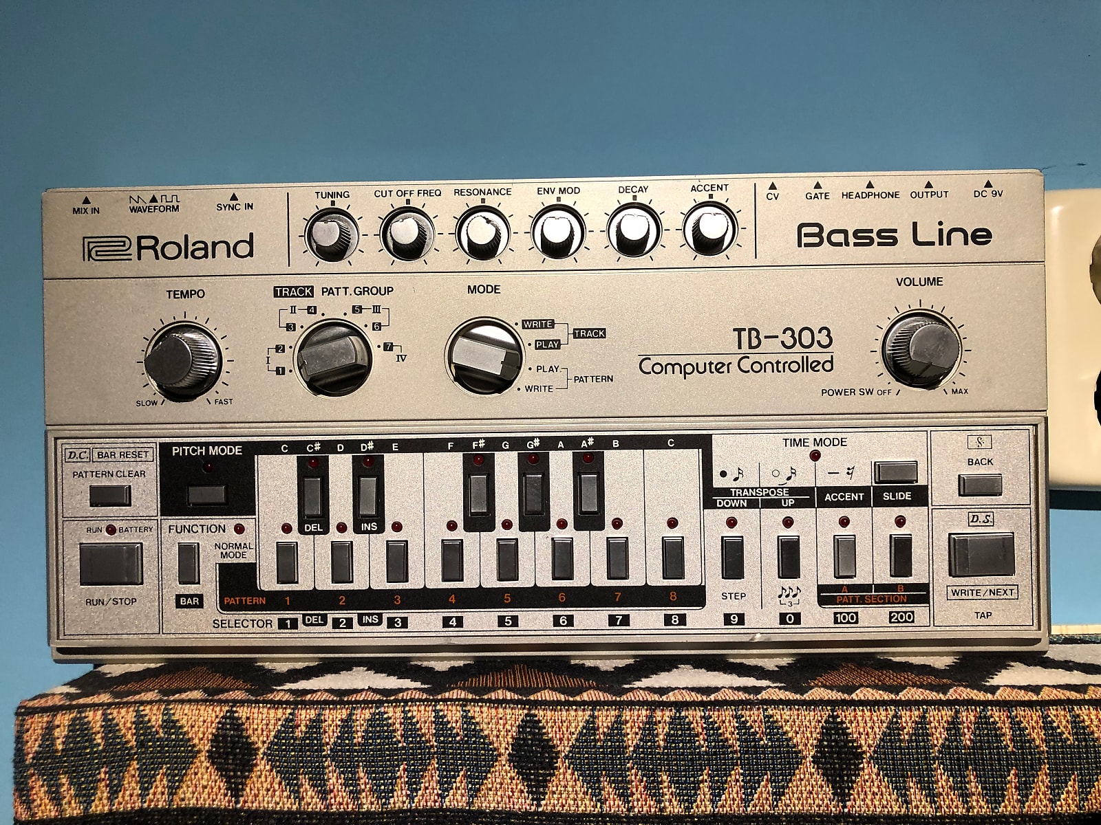 MATRIXSYNTH: Roland TB-303 Bass Line Synthesizer