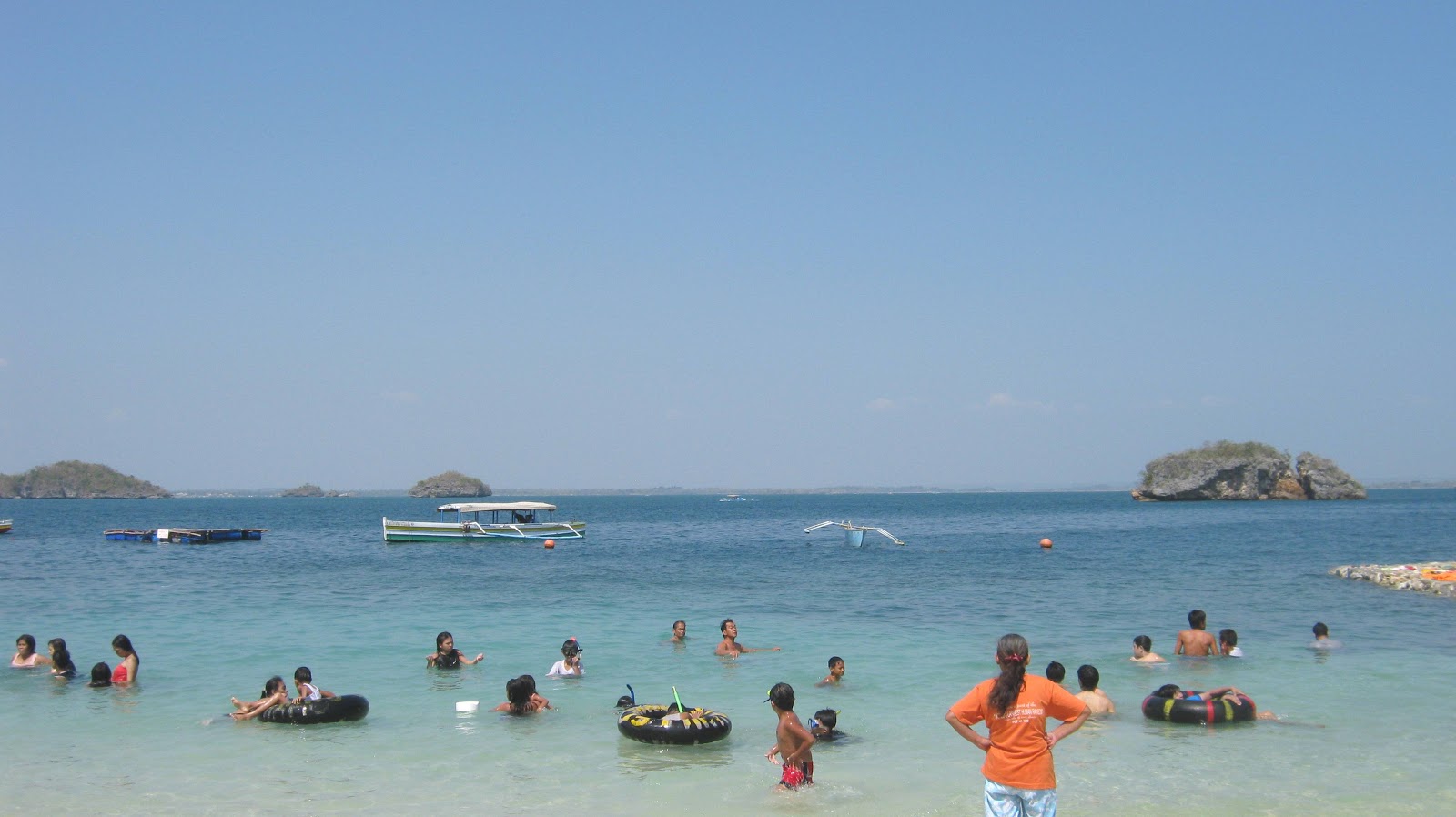 There Exists the Hundred Islands and They’re Beautiful