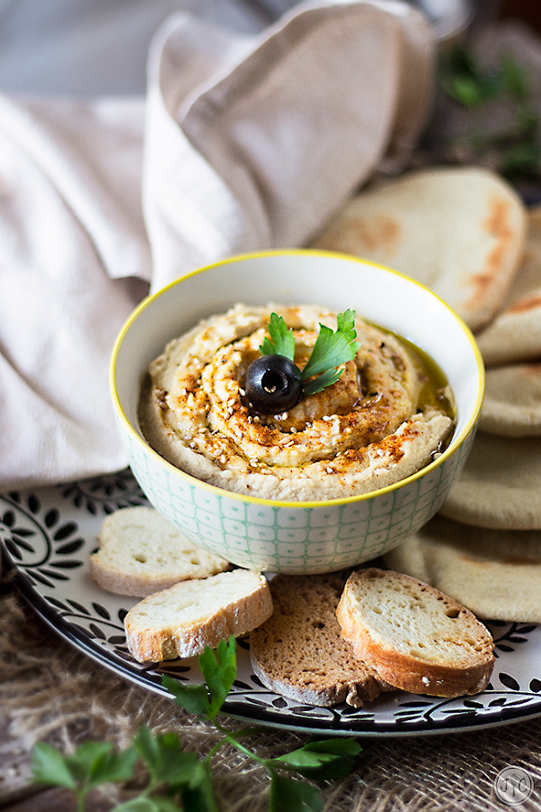 Hummus con pan de pita casero, un aperitivo inigualable | Cocina
