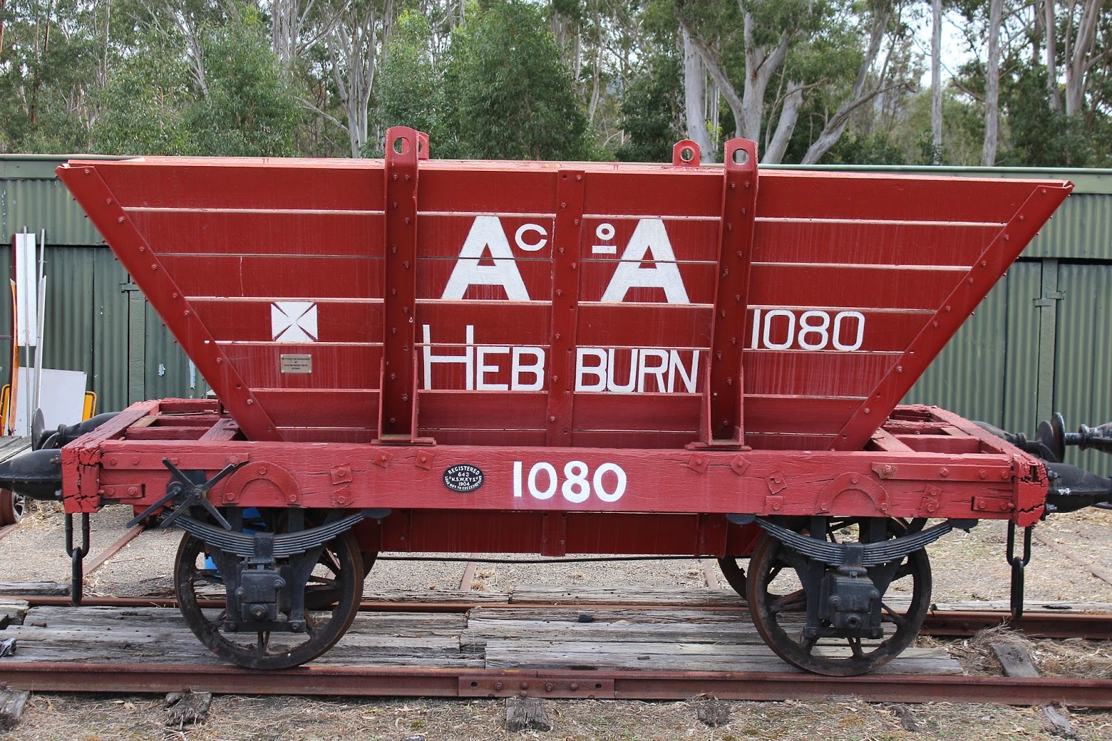 rusted2therails: Private non air coal hoppers