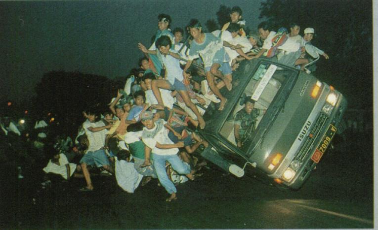 Funny People On Bus ~ Amazing