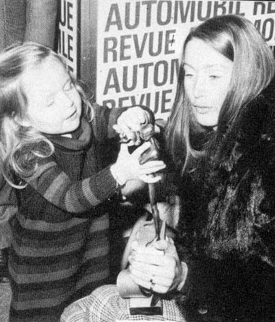 MUJERES CON ESTILO UNICO: NINA RINDT - POLE POSITION