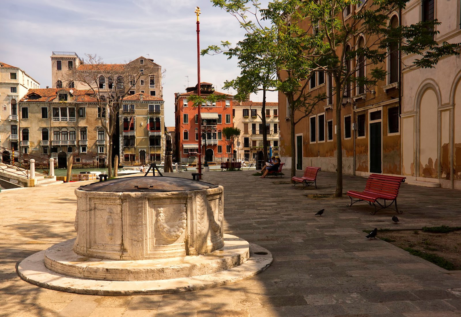 Dancing to Sculpture: Venice Backstreets