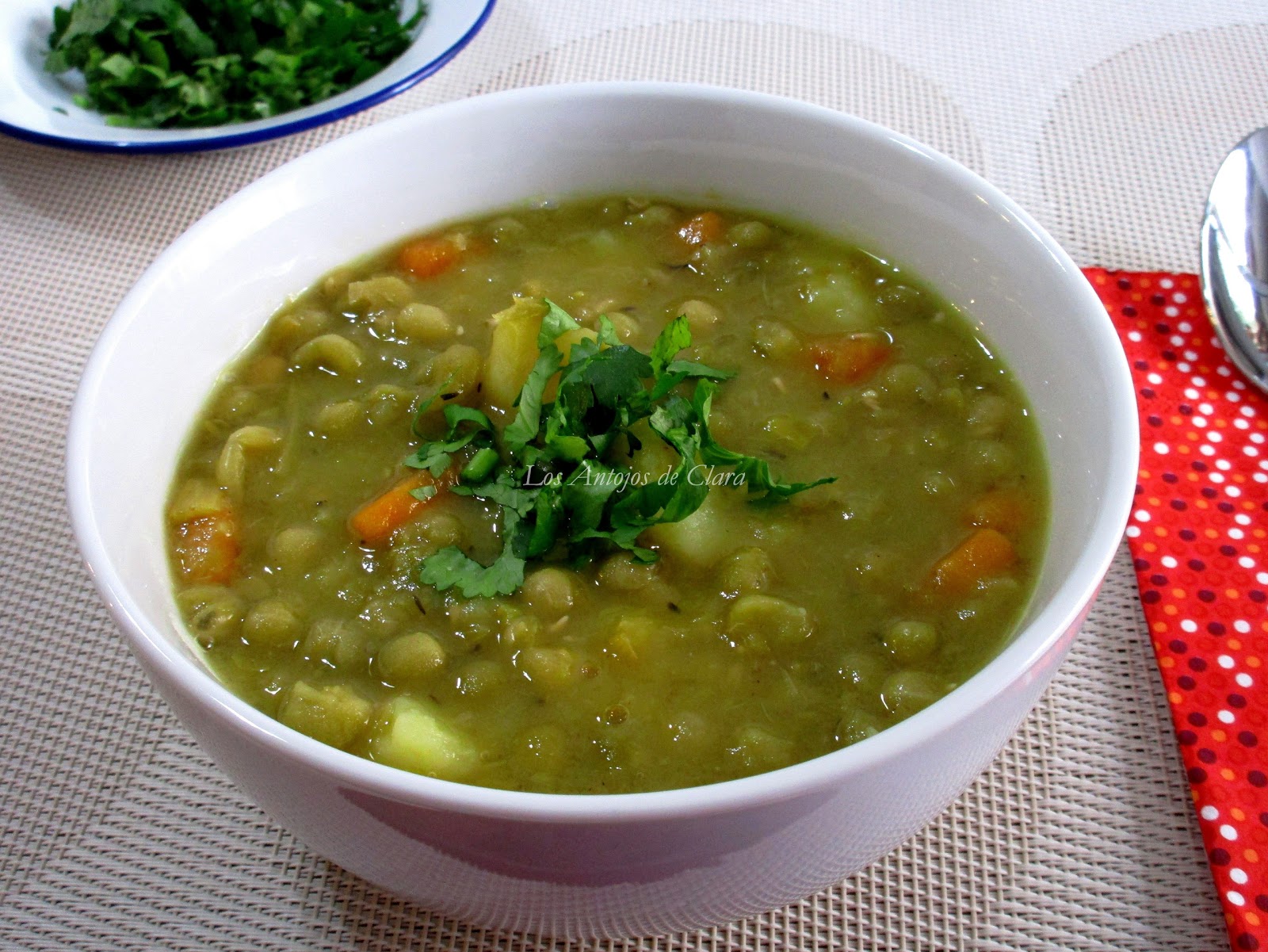 Los Antojos de Clara: Sopa de arvejas (guisantes) secas con verduras y papa