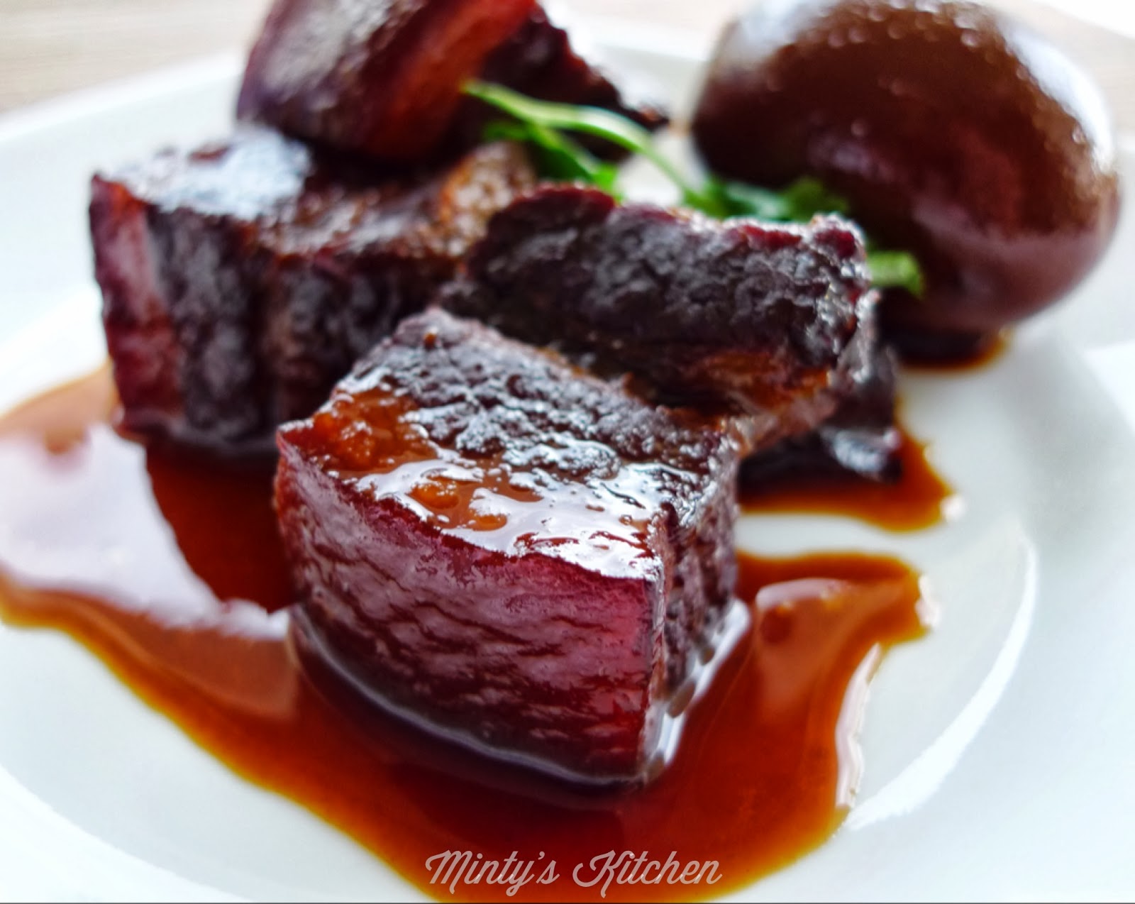 Minty's Kitchen: Red-Cooked Pork Belly (红烧肉)