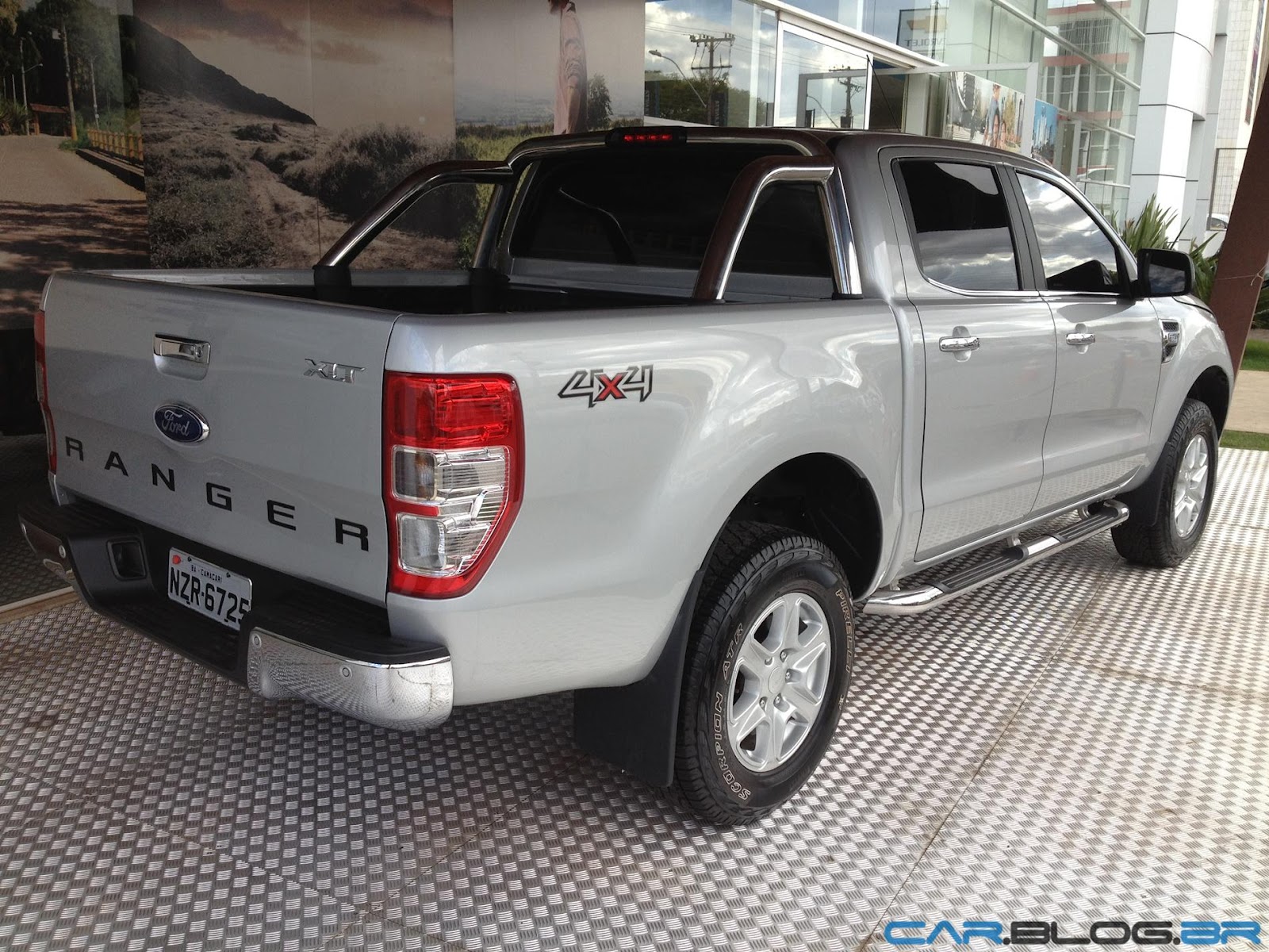 Ford Ranger XLT 3.2 Diesel - Prata - fotos, vídeo, preço e especificações