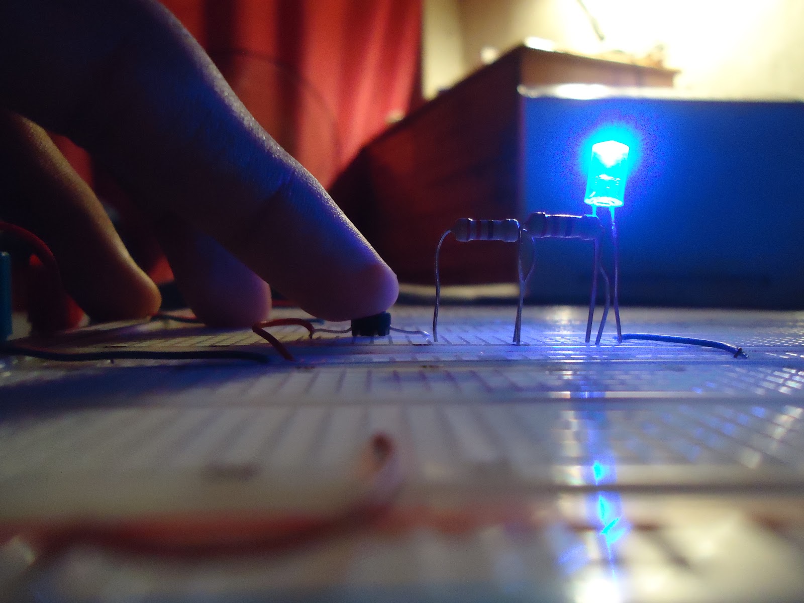 Electrónica Básica: ENCENDIDO DE UN LED