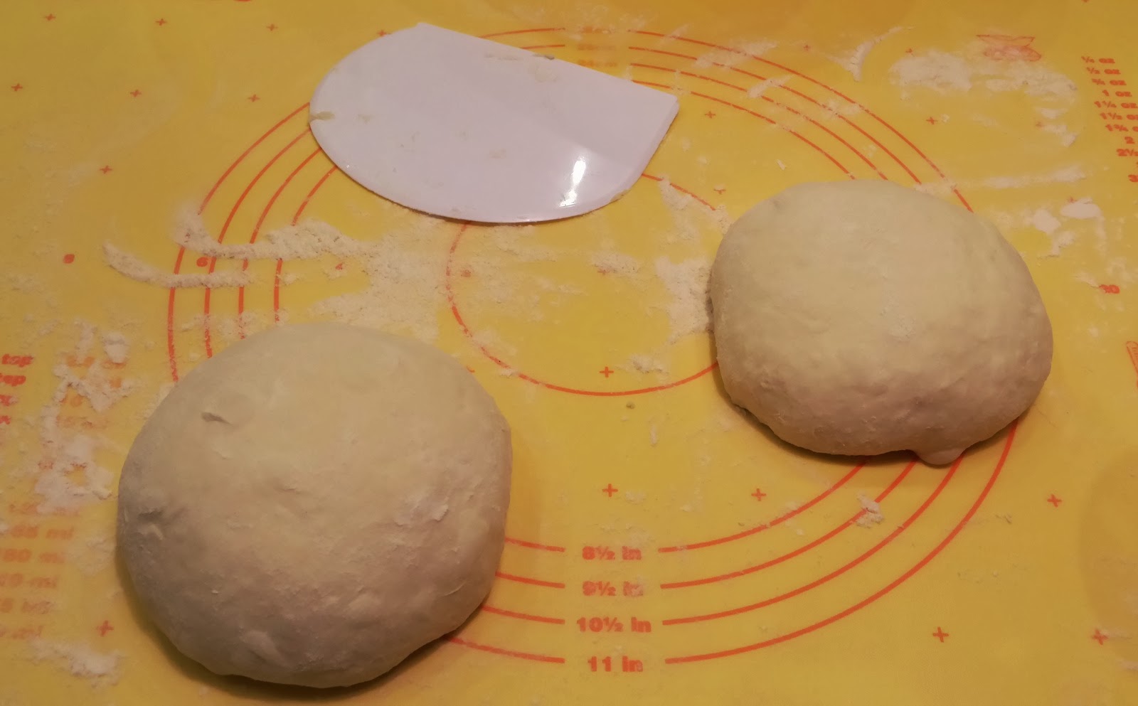 Apie Viską: Toliau žaidžiame su mieline tešla.