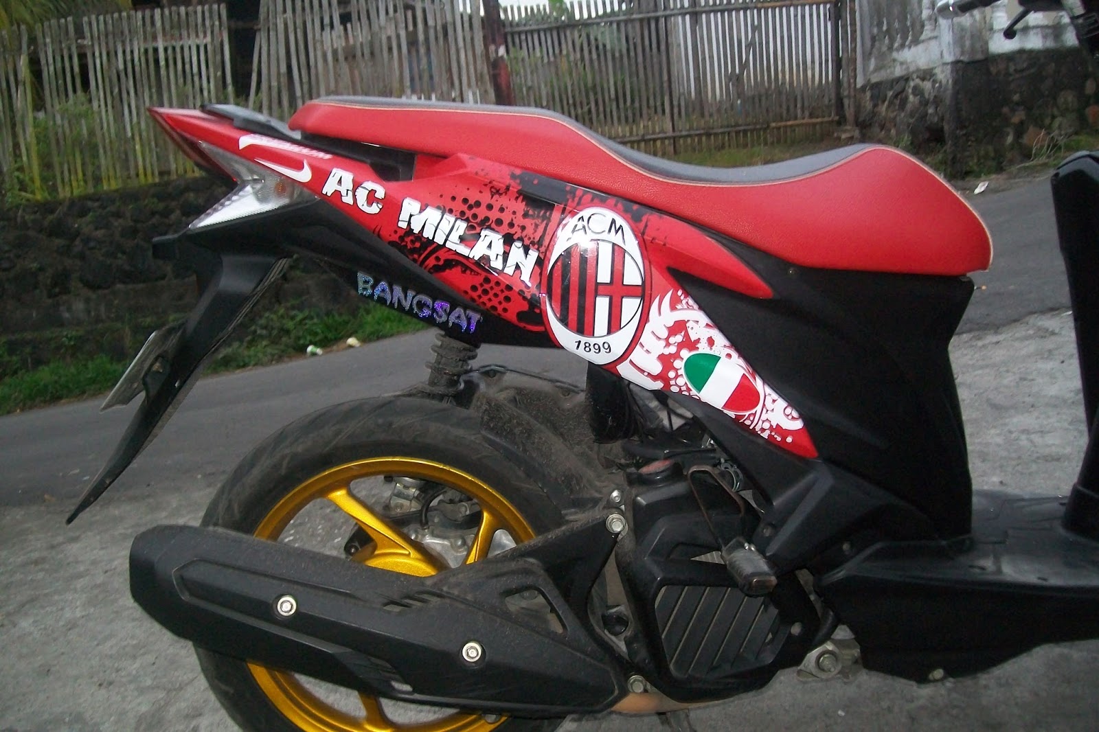 DECALS AND WRAPPING: cutting sticker motor