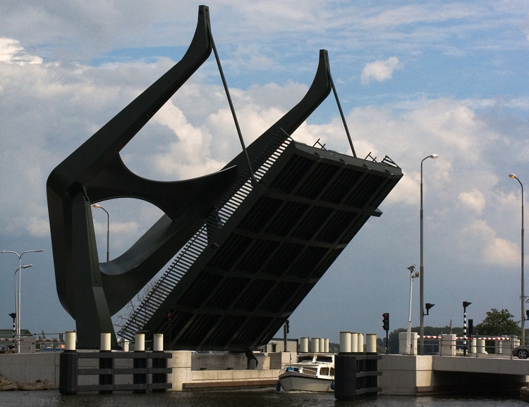 SOLYMONE BLOG: 5 EXTREMELY CRAZY BRIDGES AROUND THE WORLD