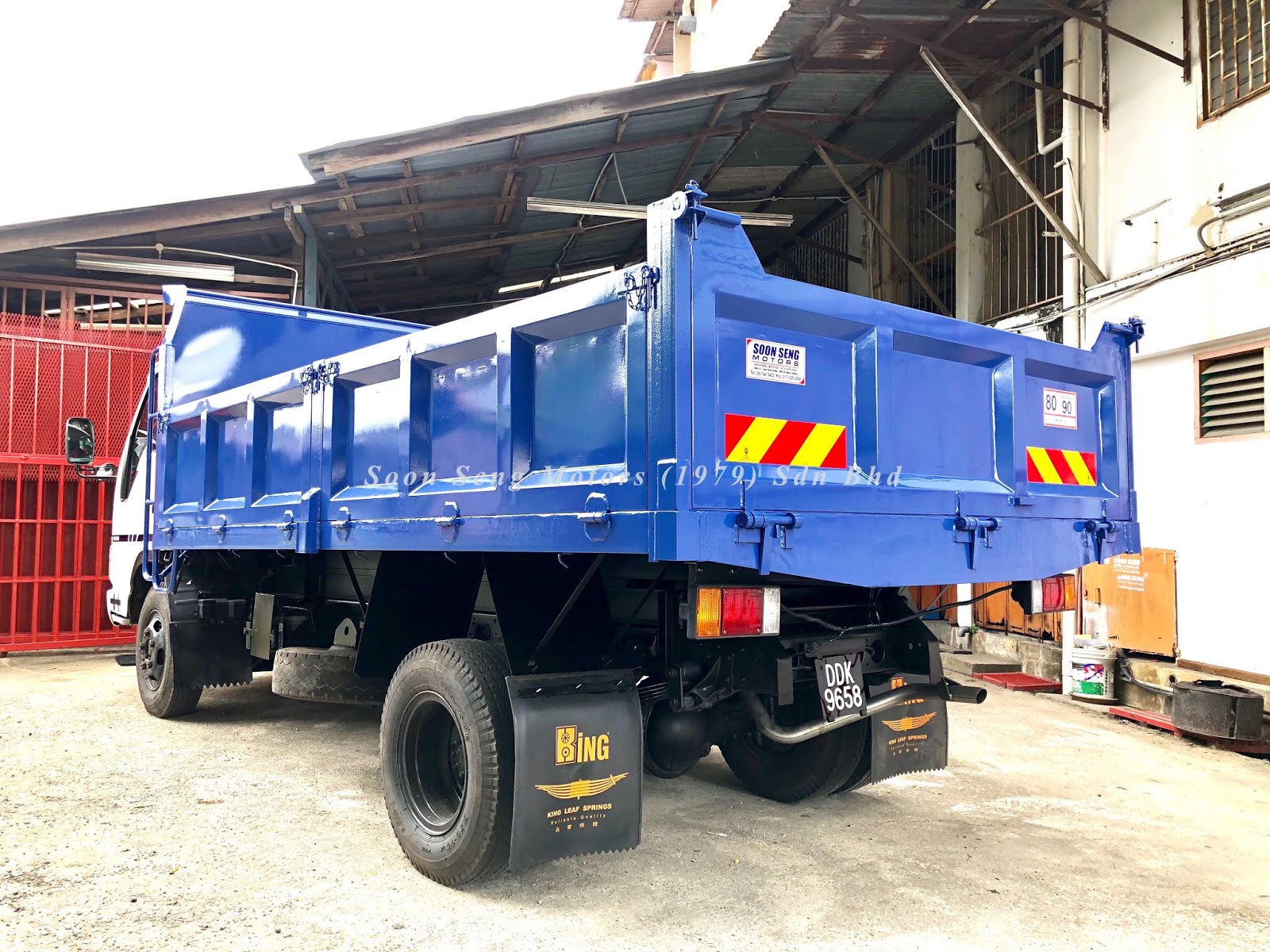 Lori Isuzu Malaysia-Penyerahan Recon Isuzu NPR70L Tipper Besi