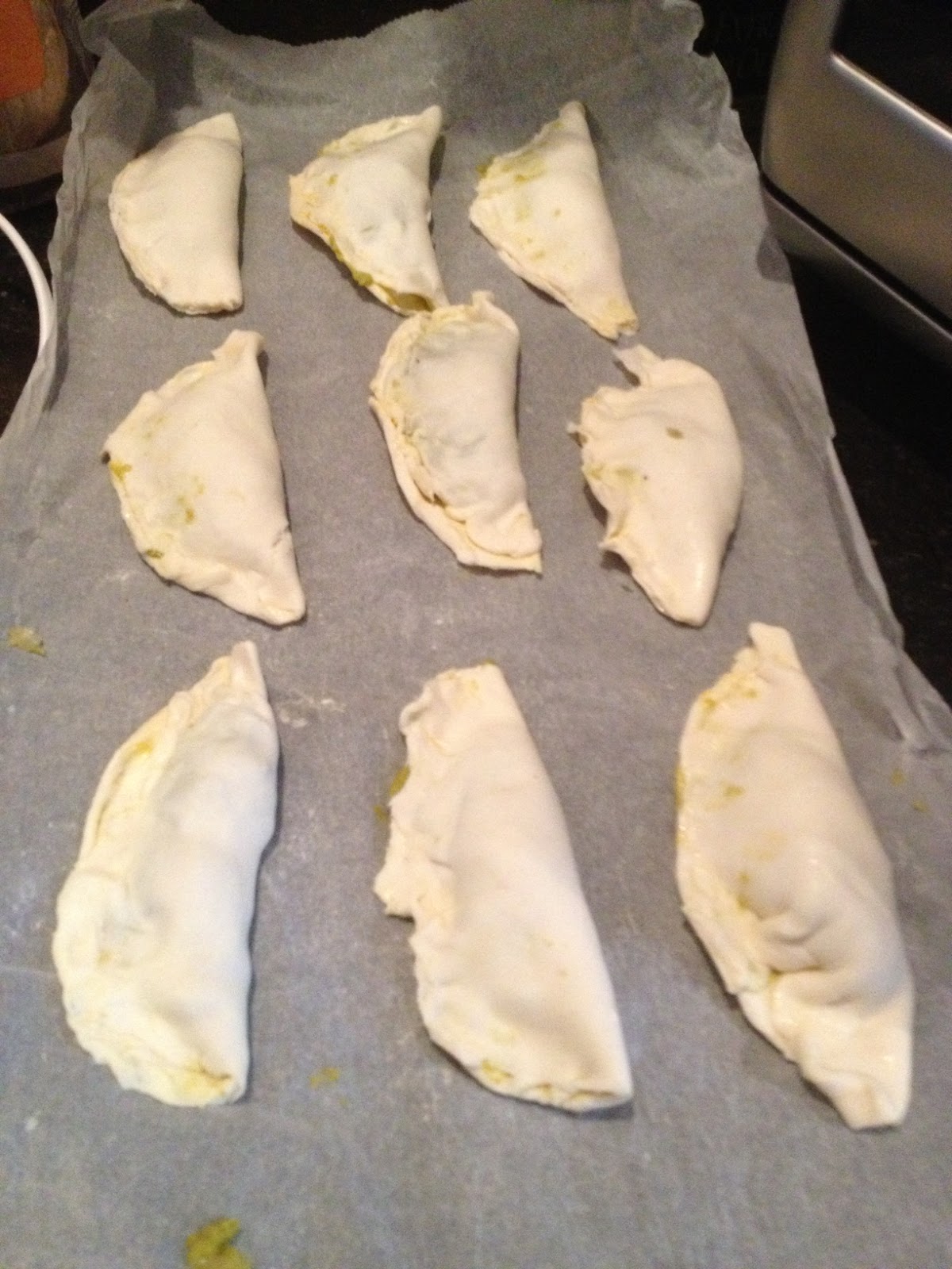 Cola's Kitchen Antics: Pastizzi tal-Pizelli - Pea Cakes
