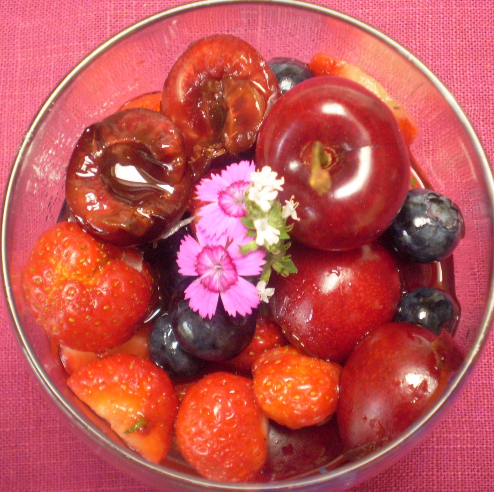 mes petits plaisirs: Salade de fruits rouges, infusion de thym citron ...
