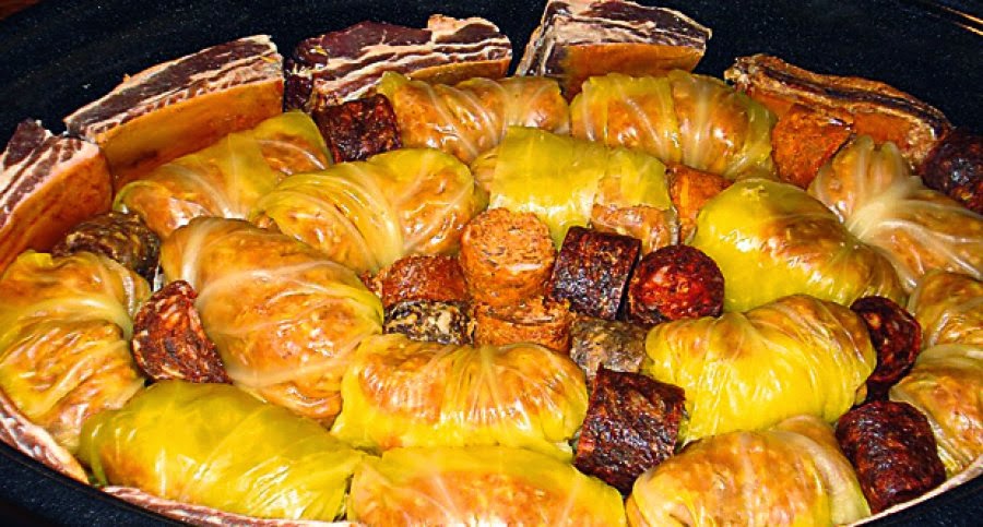 Travel tips to Serbia: Serbian cuisine: Sarma - Finger licking dish!
