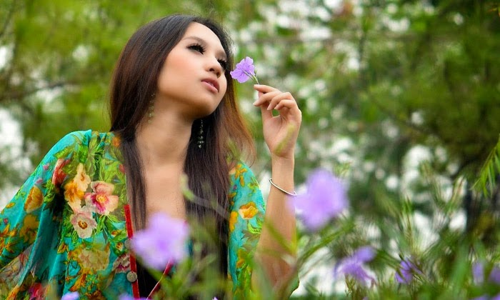 MATA LENSA : REFERENSI LOKASI, TEMA, DAN POSE HUNTING FOTO MODEL KEREN