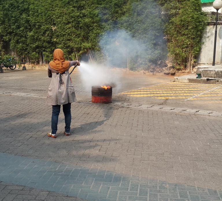 Cara Menggunakan Alat Pemadam Api | Prolix Fire