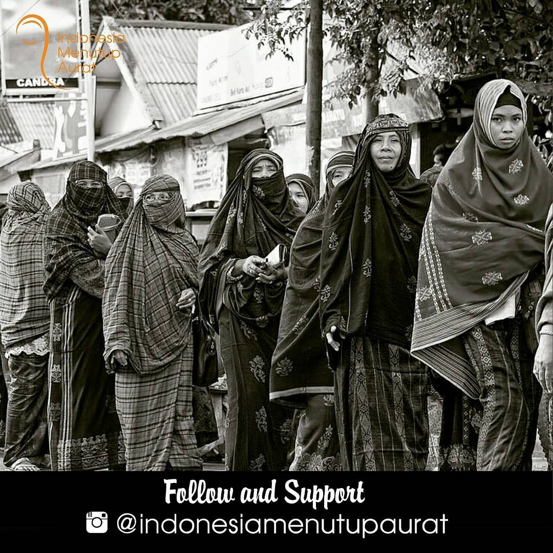 Perkenalkan, ini adalah Rimpu, pakaian tradisional wanita Bima, Nusa ...