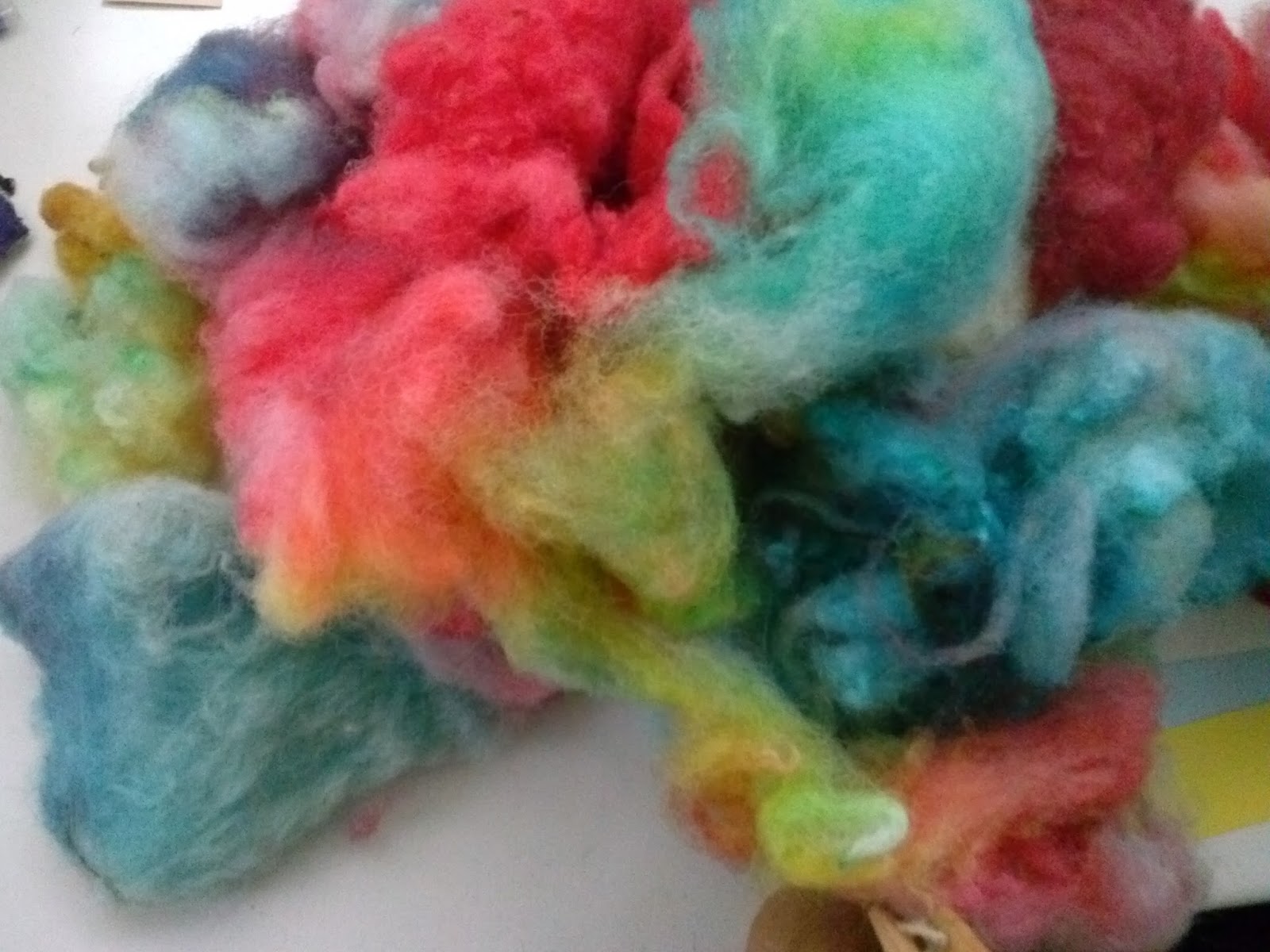 Creariet: Wol verven met levensmiddelenkleurstof