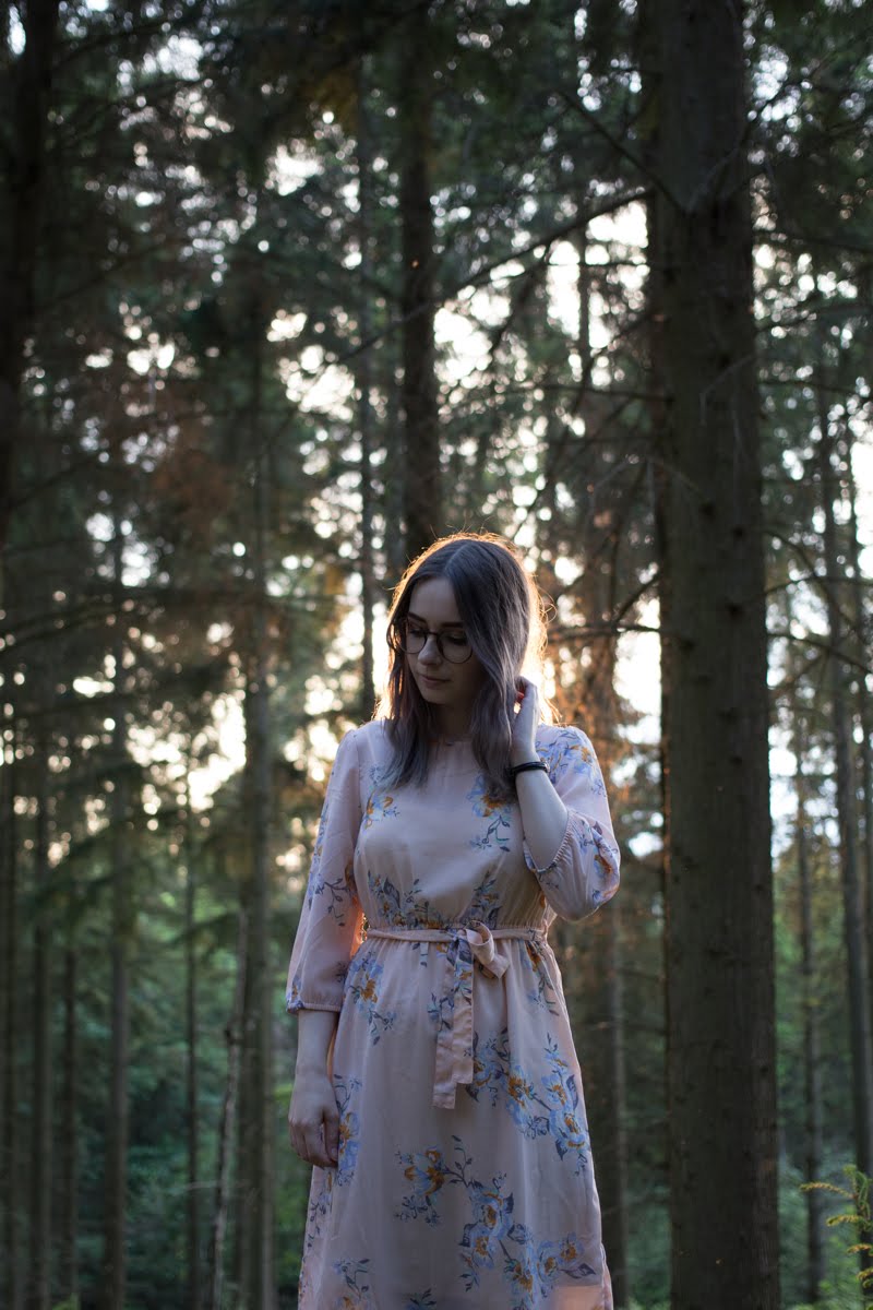 The Floral Summer Dress | OOTD - Tessa Holly