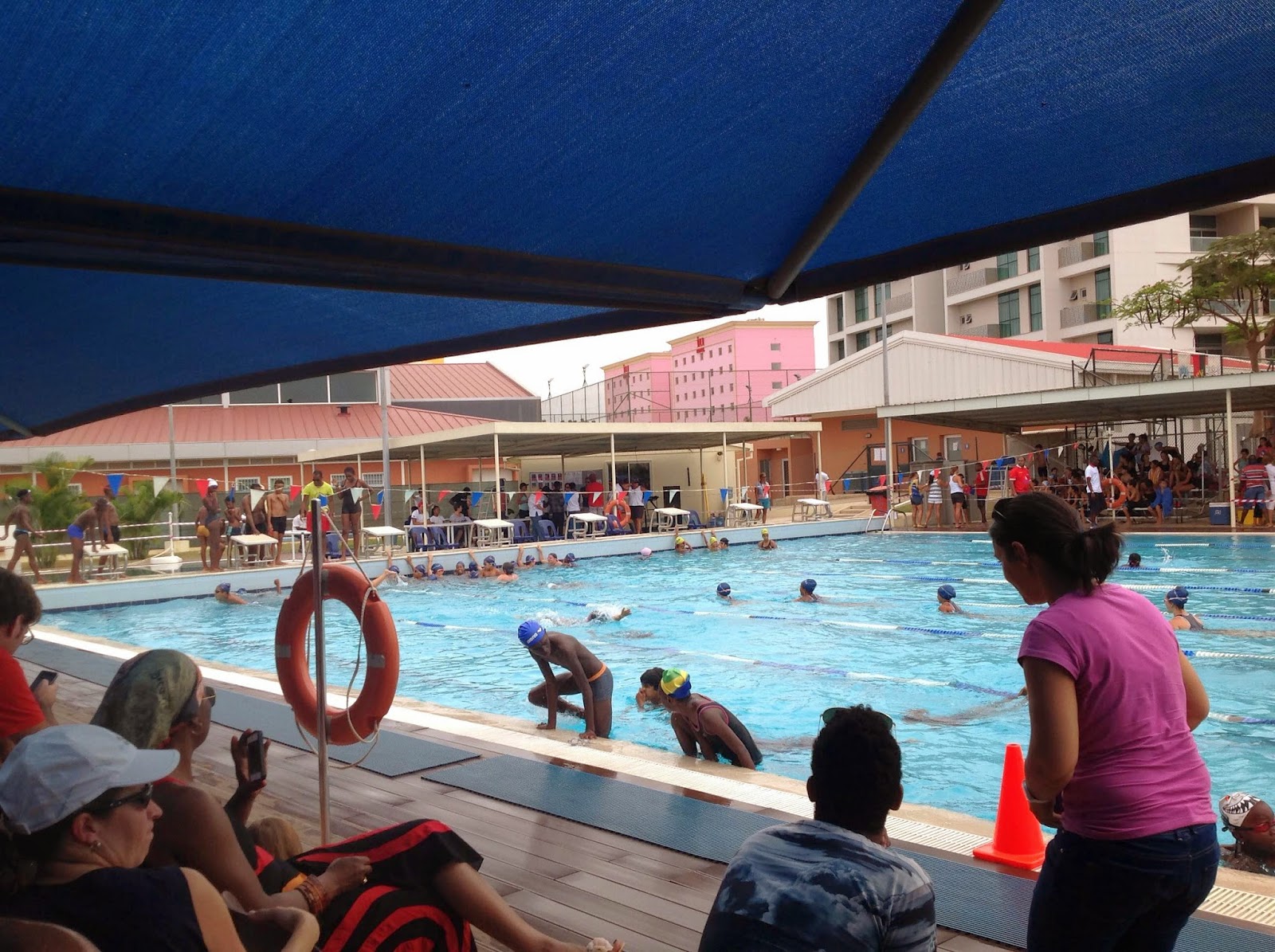 Os 5 em Angola: LIS - Luanda International School