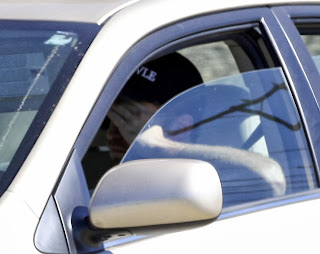 Robert Pattinson Life: New Pictures of Rob Driving in LA - October 6th