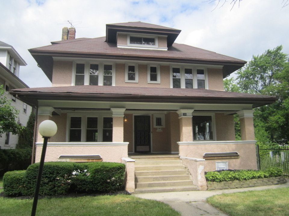 Sweet House Dreams: 1895 Craftsman Bungalow in Chicago, Illinois