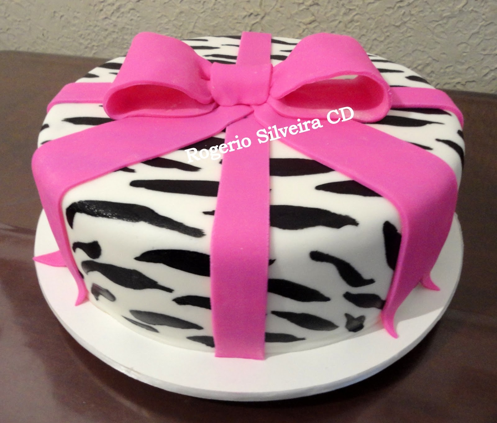 Rogerio Cake Designer: Bolo Zebra com Laço