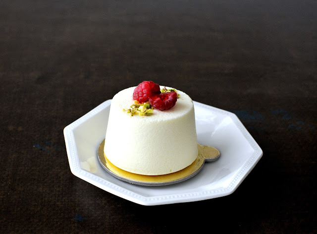 White Chocolate Raspberry Mousse Cakes | Baking with Marianne (DE)