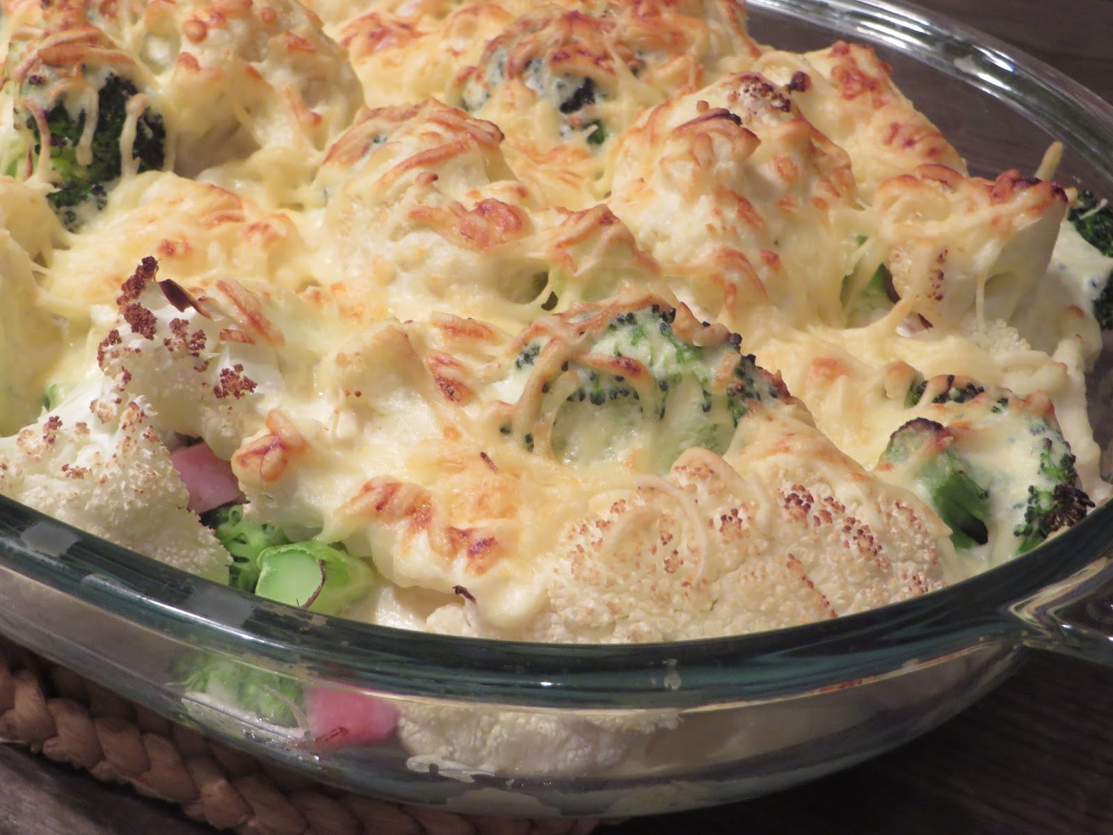Ovenschotel met bloemkool, broccoli en hamblokjes