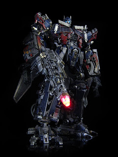 TRANSFORMERS: Ultimate Optimus Prime