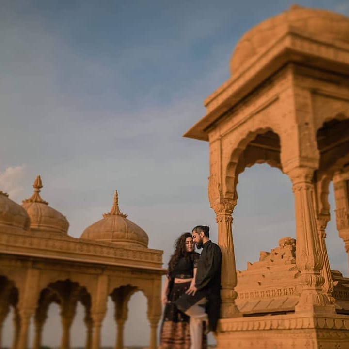 11 Unique Pre-Wedding PhotoShoot Ideas For Every Kind Of Couple!