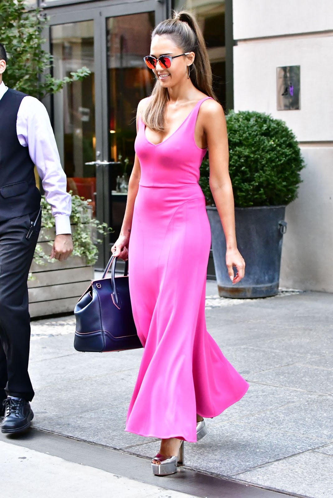 Jessica Alba in Pink Dress Leaves Her Hotel in New York, August 25 ...