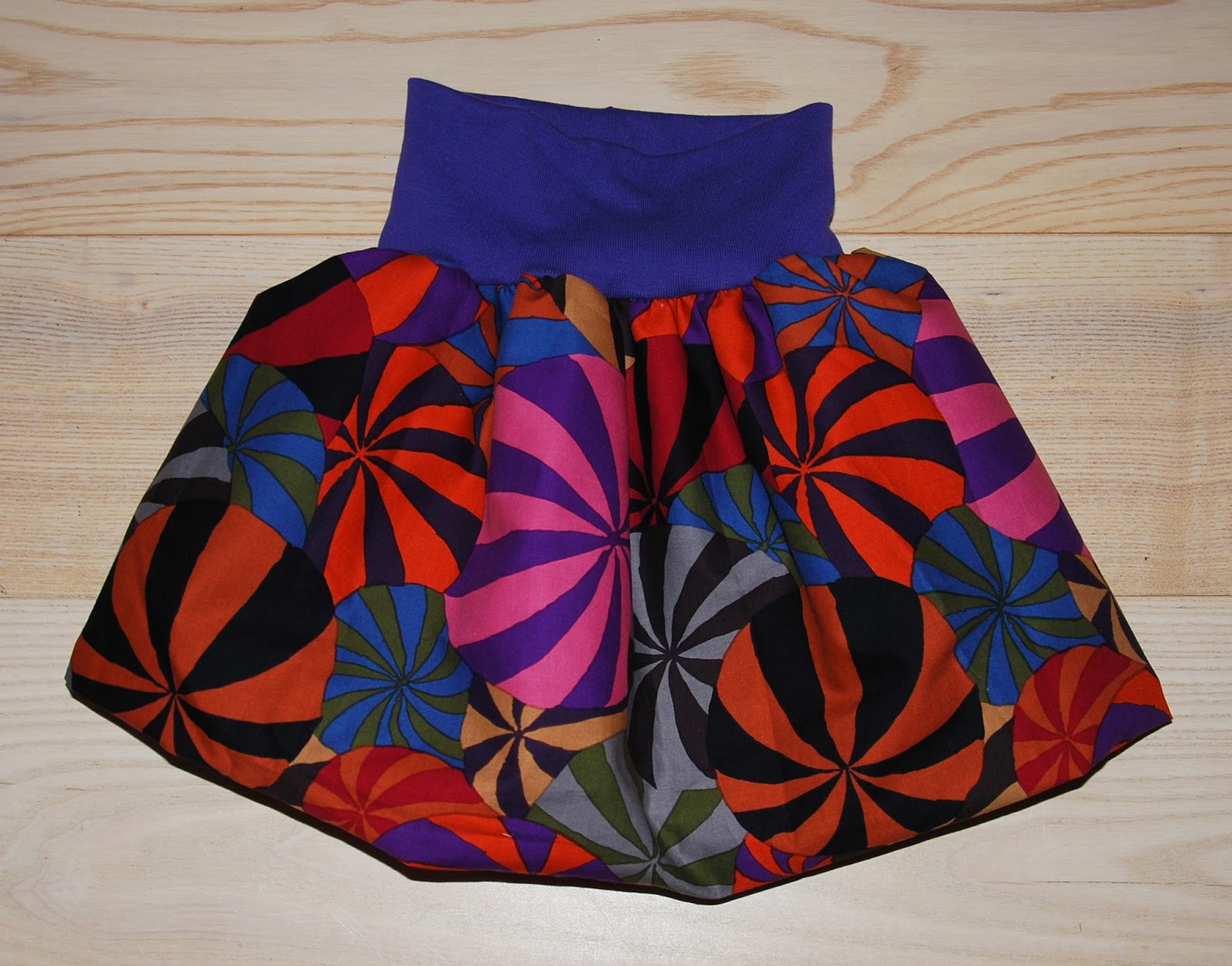 Carla og krudtuglen: DIY på ballonnederdel