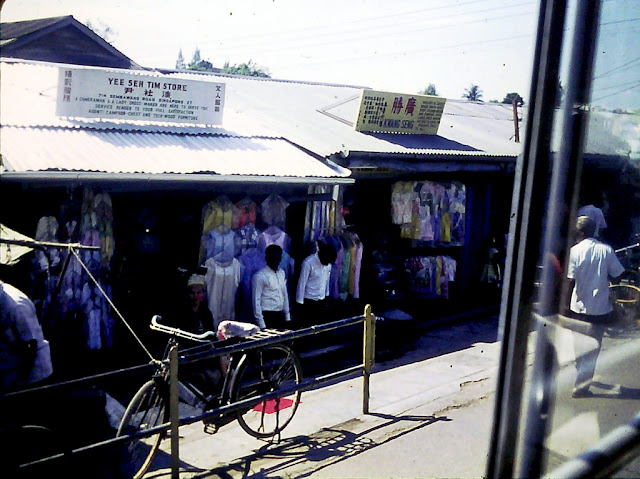 50 Amazing Color Photographs That Document Everyday Life in Singapore ...