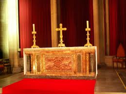 Salib Di Tengah Meja Altar: Kiblat Umat Katolik Dalam Beribadat ...