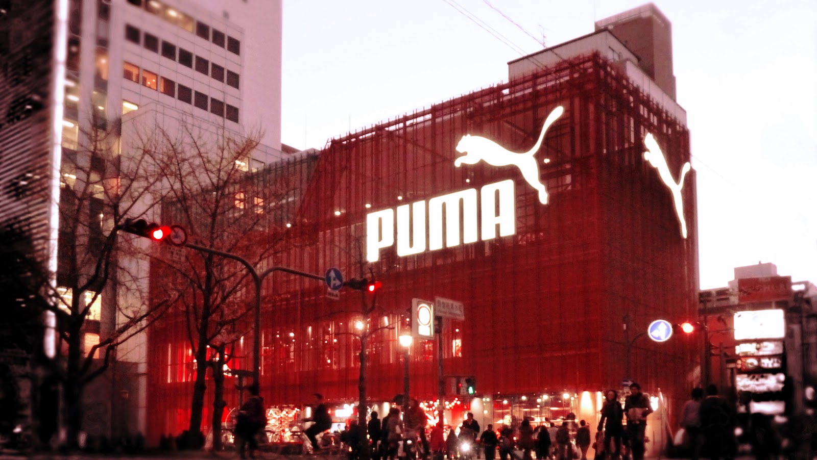 javipop visual: ATARASHI !!! OSAKA PUMA CONCEPT STORE