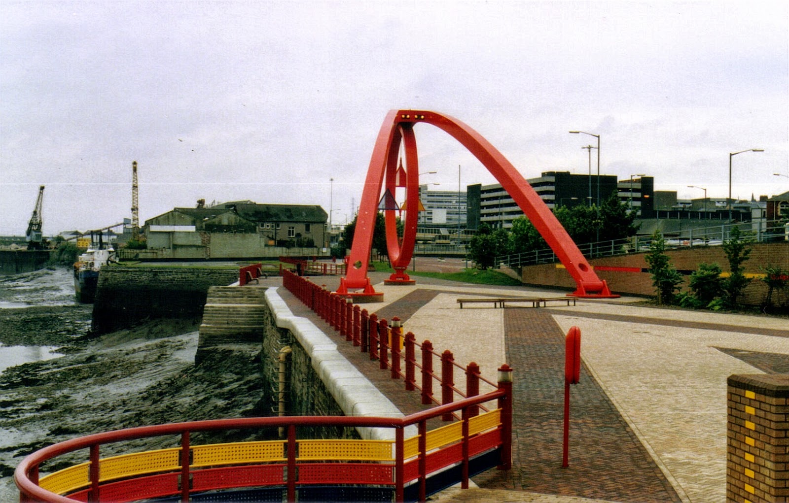 PHOTOS2PLEASEU: NEWPORT WAVE