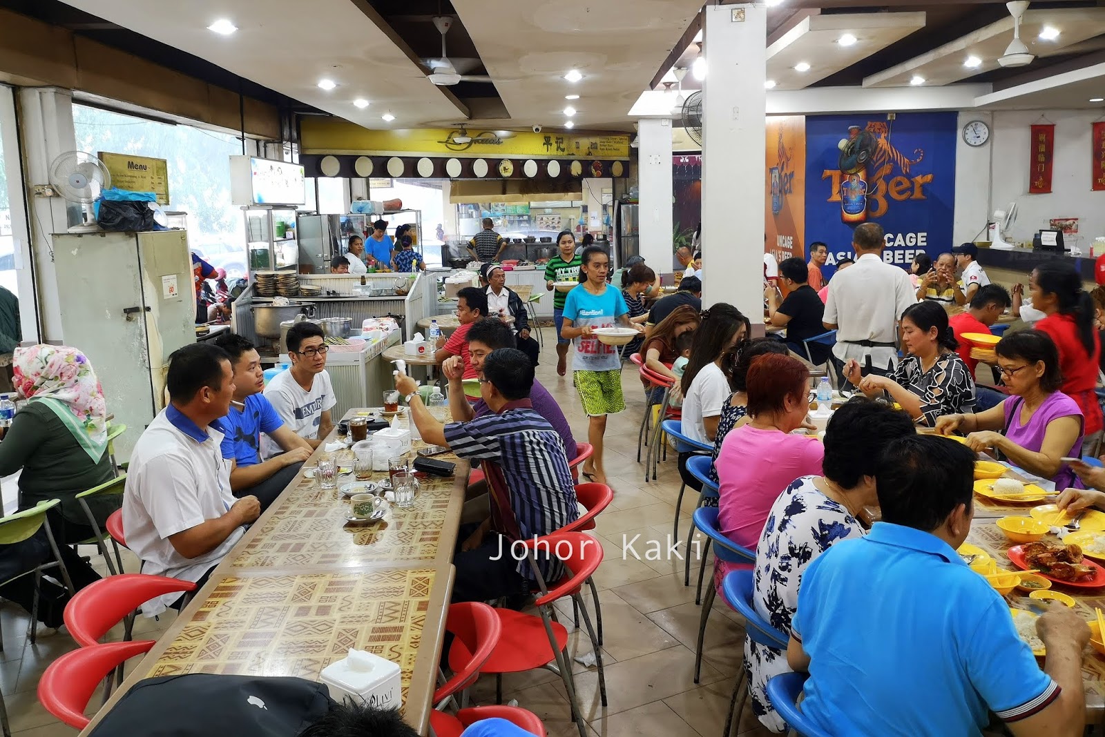 Lengkuas Fish Soup at Eatern Food Court in Batam Indonesia 平记鱼汤 |Tony ...