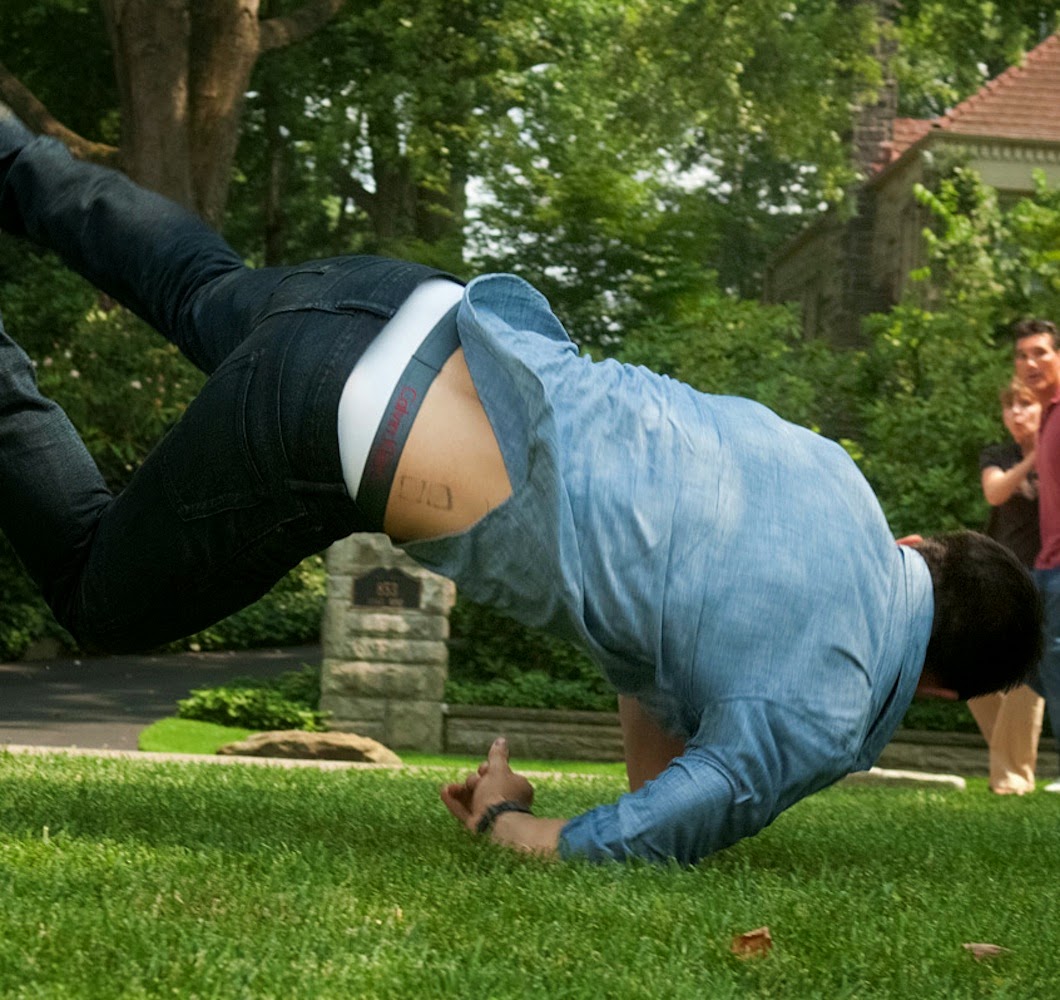 Celeb Saggers: Taylor Lautner Sagging Calvin Kleins in Abduction